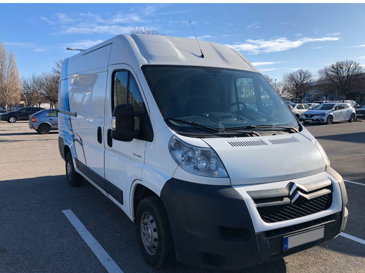 Citroen Jumper kisteherautó bérlés 12 köbméteres raktérrel